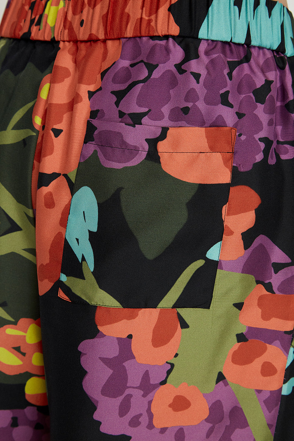 LESSLESS – Men relaxed fit shorts in floral black – LESSLESS LLC